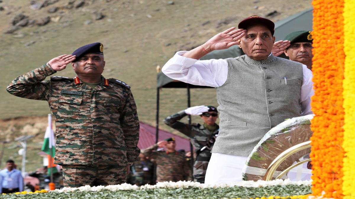 Honoring Heroes: Commemorating the 24th Kargil Vijay Diwas with Solemn Ceremonies - Defence News ...