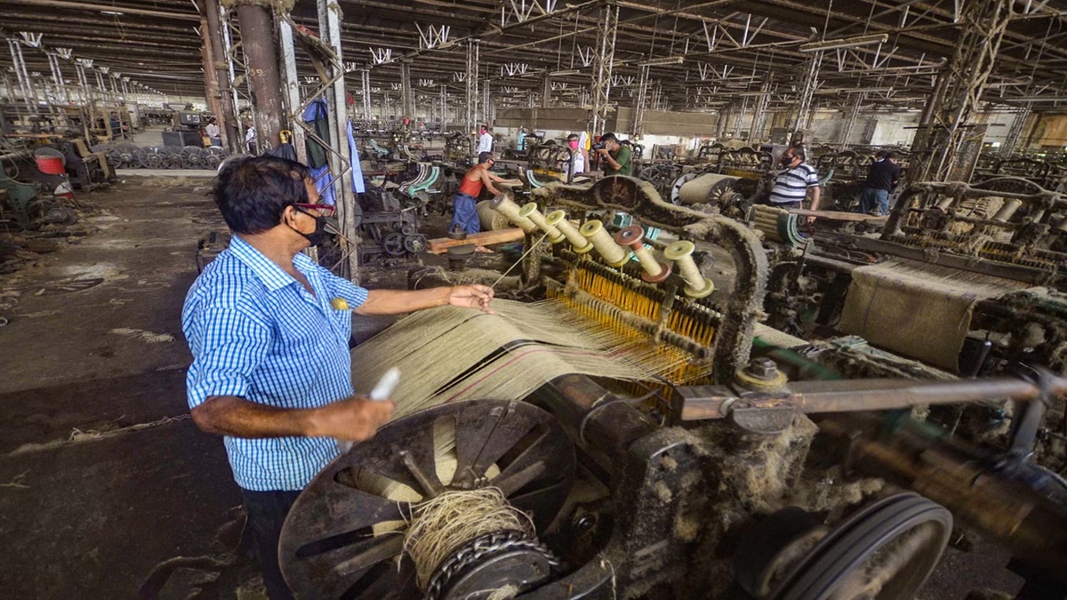 Jute industry revenue likely to dip by 5-6 per cent on weak overseas demand: Report - Industry ...