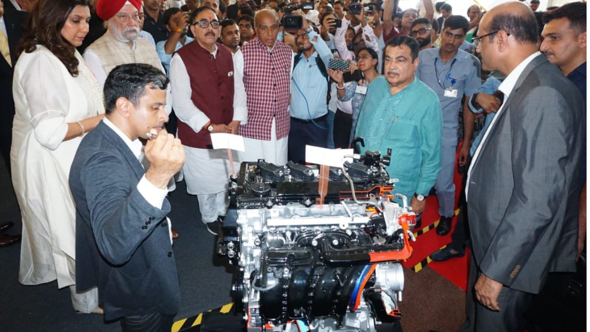 Toyota showcases electric flex-fuel Innova Hycross prototype - Express ...