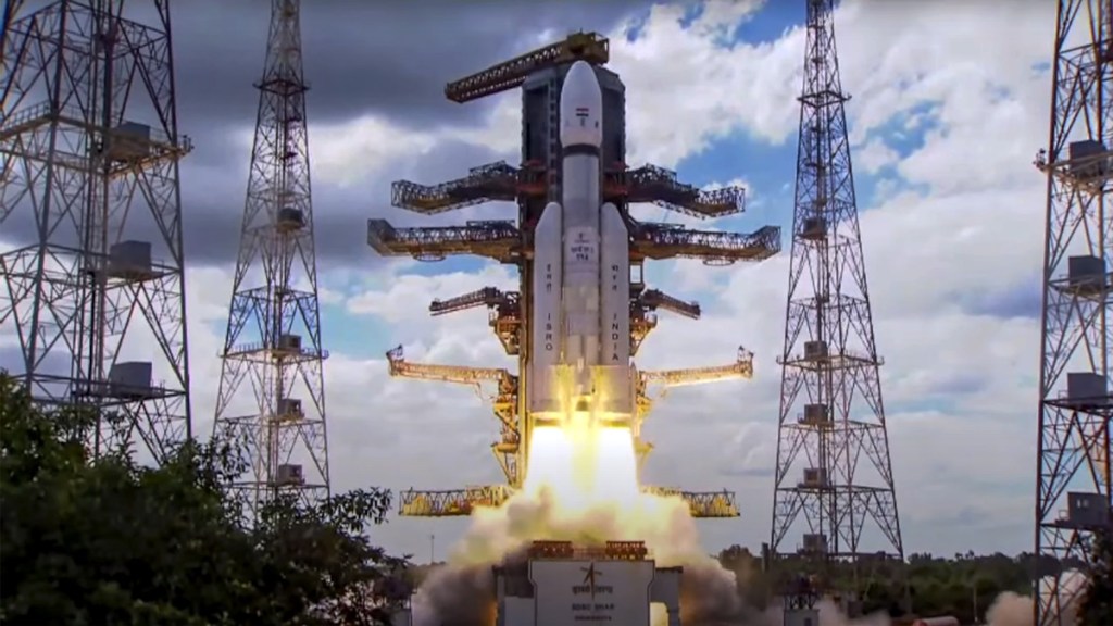 Chandrayaan-3 now closest to the Moon! Get ready for crucial Lunar ...