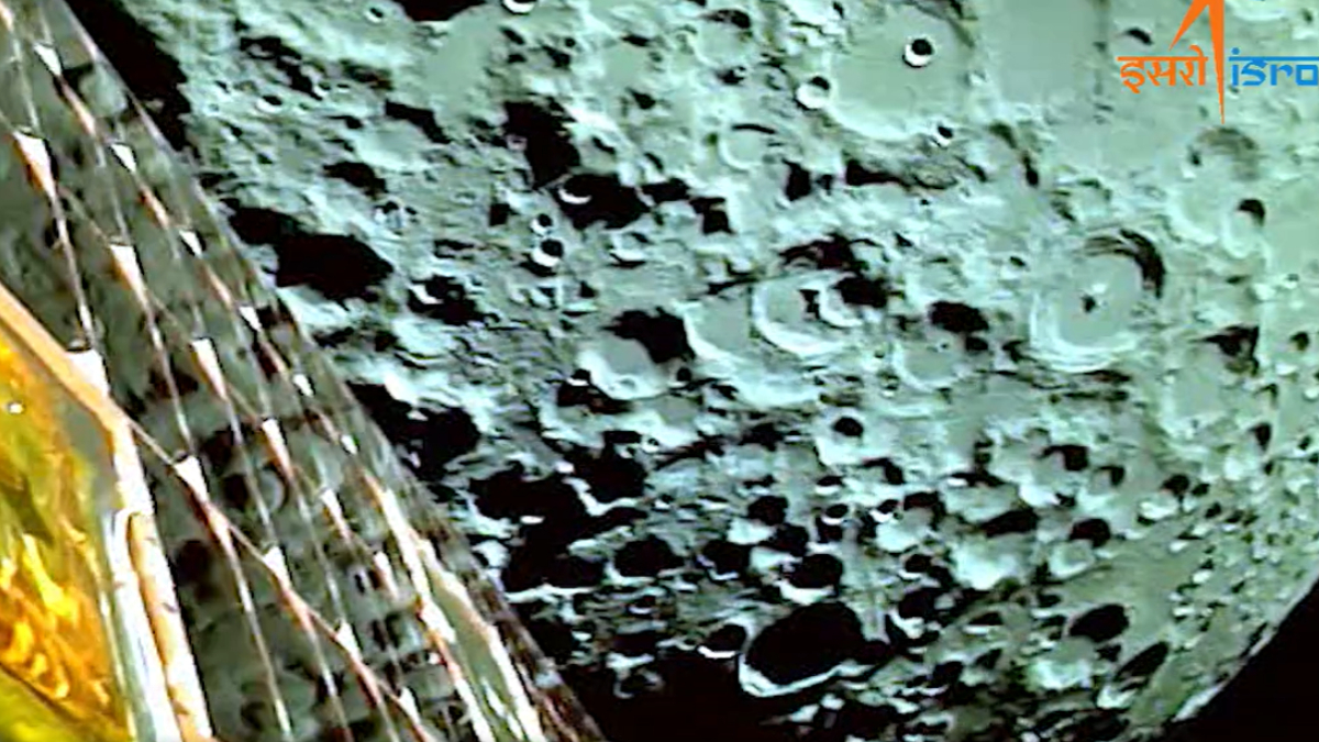Chandrayaan-3 captures stunning Moon images after Lunar orbit entry ...