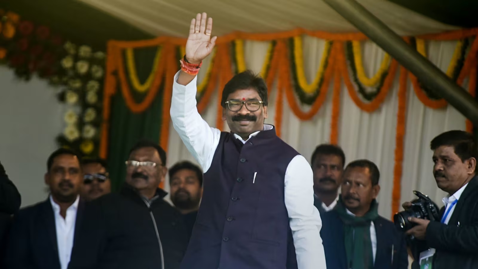Supreme Court dismisses Jharkhand CM Hemant Soren’s plea for relief against ED summons - India ...