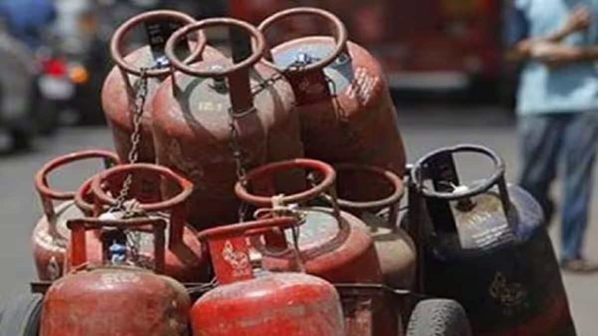 OMCs hike commercial LPG prices by Rs 100/cylinder in metro cities - Commodities News | The ...