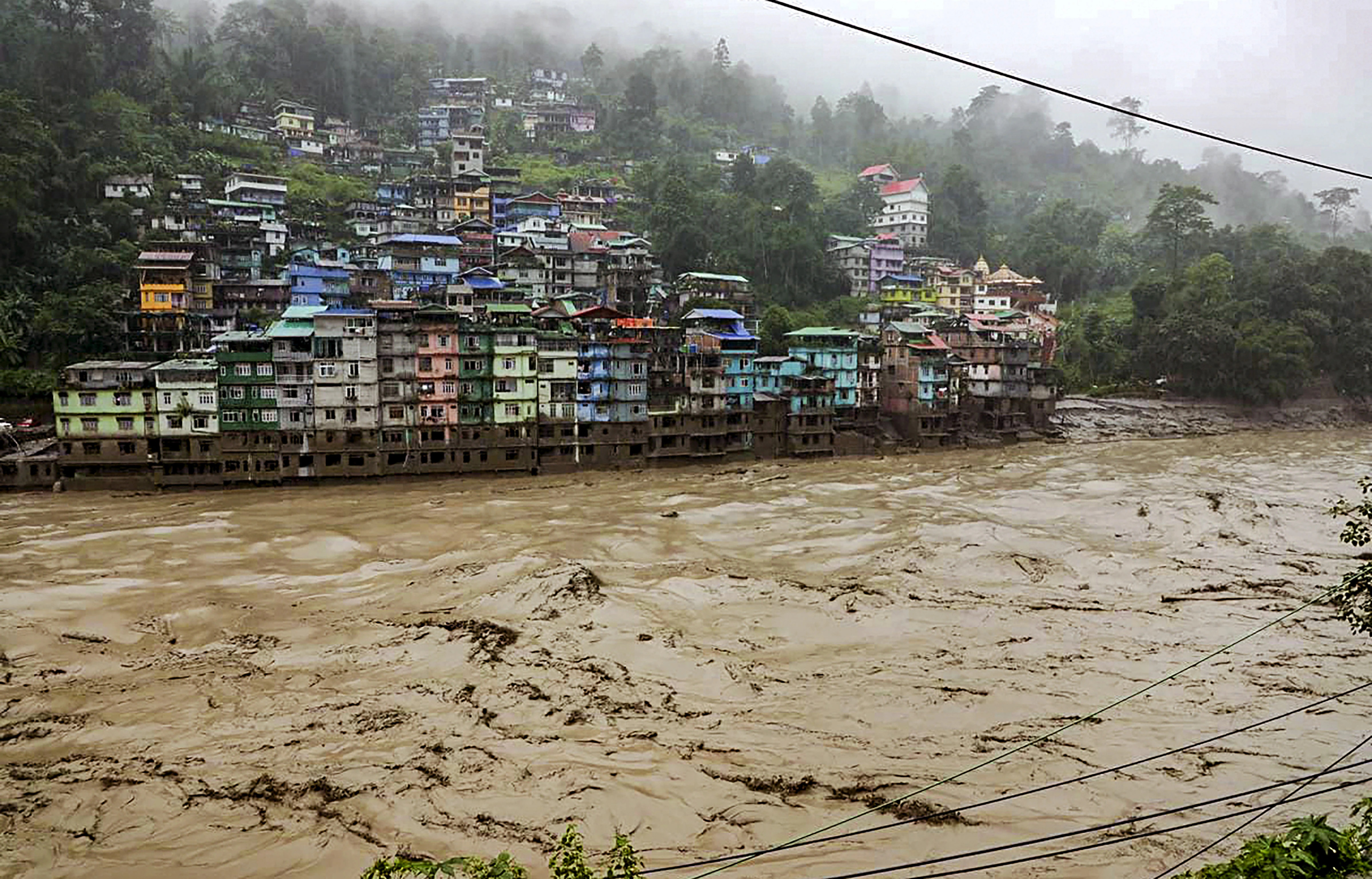 Sikkim flash floods: 14 dead, 22 jawans among 102 missing; over 3,000 tourists stranded - India ...