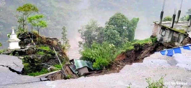 Sikkim flash floods: 14 dead, 22 jawans among 102 missing; over 3,000 tourists stranded - India ...