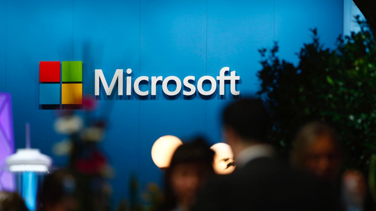 Microsoft 365 with Copilot AI for businesses now rolling out, but there ...