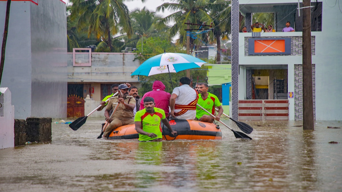 Schools shut as heavy rains batter Tamil Nadu, several lakes at full capacity - India News | The ...