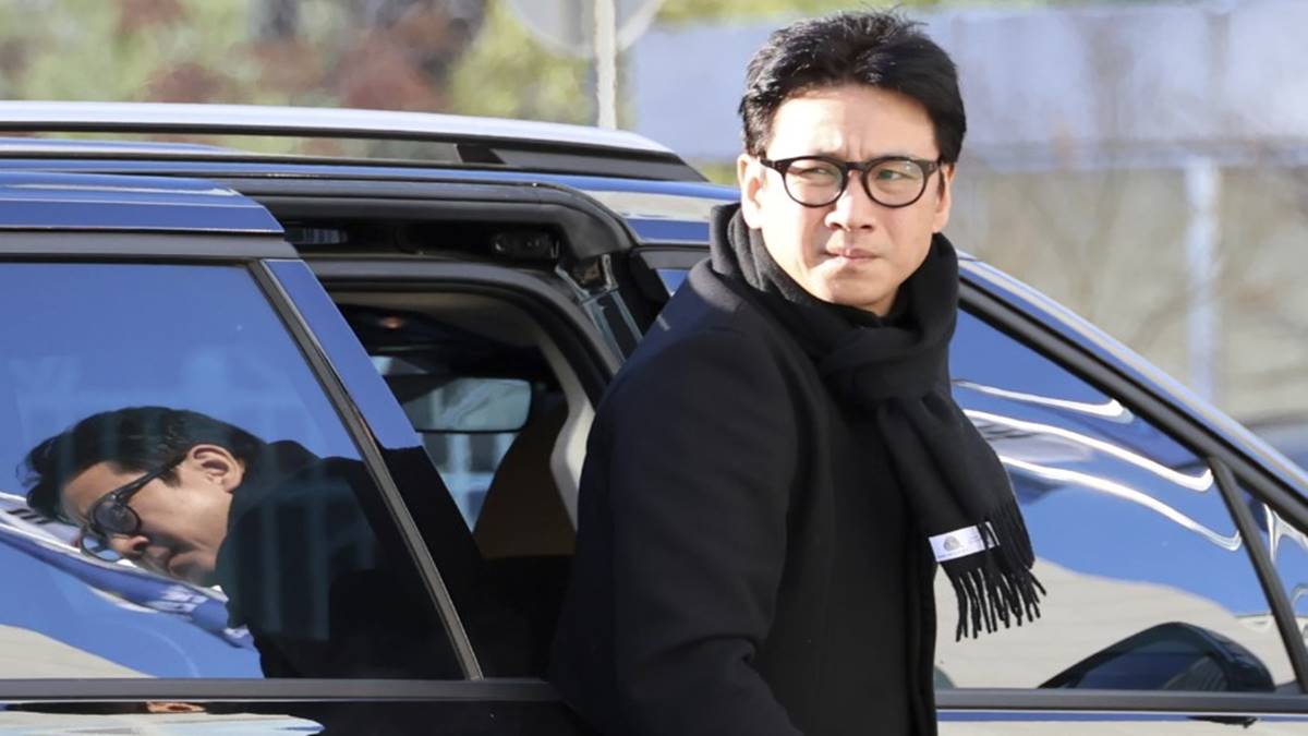 Lee Sun-kyun: Parasite actor found dead in car amid drug case probe - Entertainment News | The ...