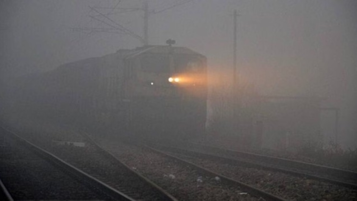 Dense fog causes 14 trains delay in Delhi-NCR; fog layer continues to remain, says IMD ...