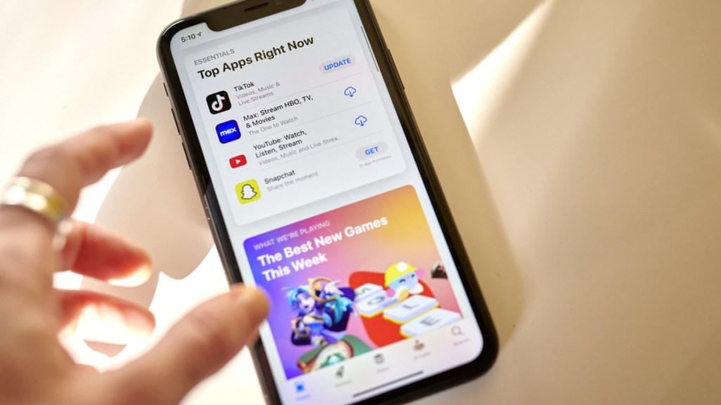 Apple to let these iPhone users sideload apps, change default browser in historic iOS, App Store ...