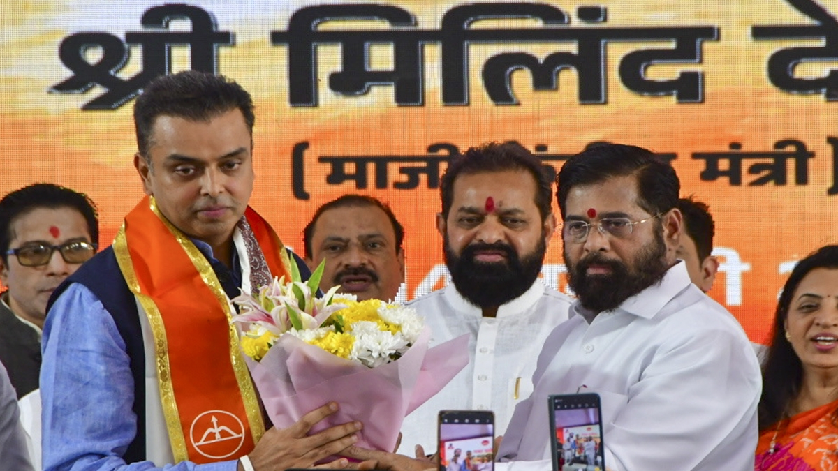 Hours after quitting Congress, Milind Deora joins Eknath Shinde-led Shiv Sena - India News | The ...