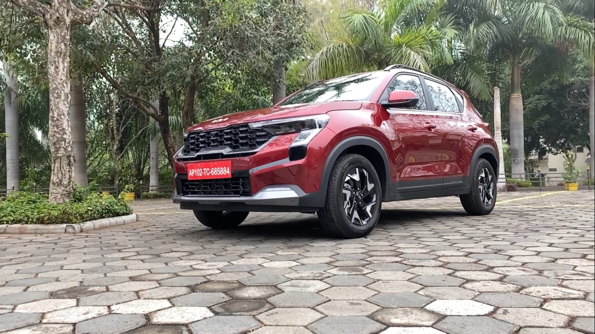 New Kia Sonet variants launched with sunroof, priced at Rs 8.19 lakh ...