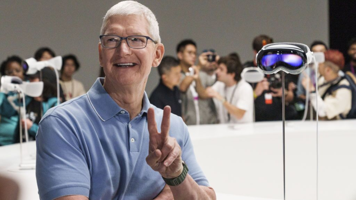 Tim Cook on why Apple has AI advantage over Samsung, Google, others ...