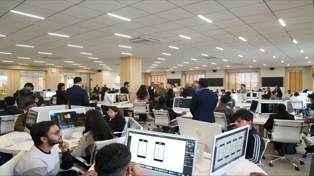 Apple inaugurates iOS Development Lab at Galgotias University in Delhi ...