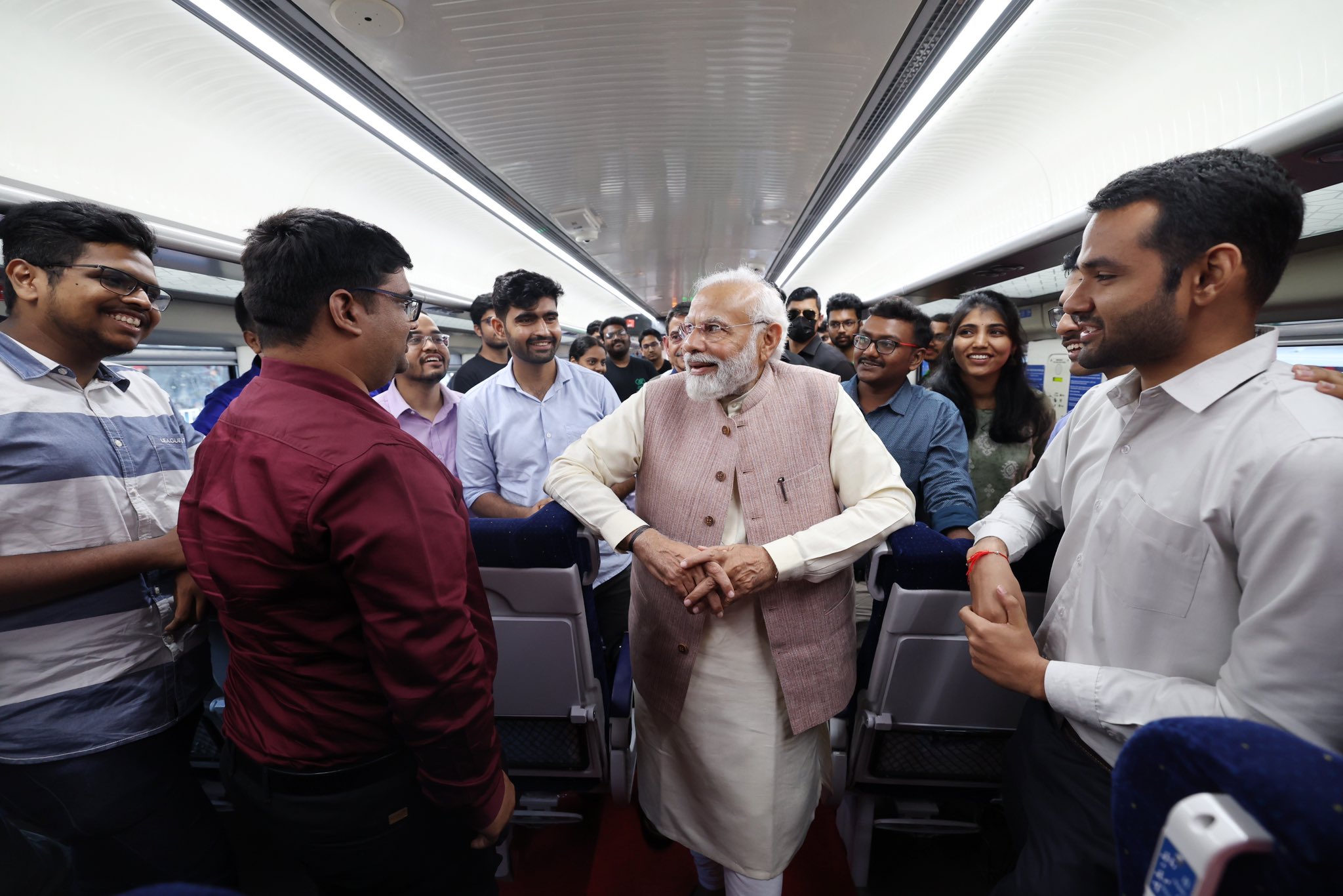 Indian Railways undergoing a massive modernisation! Modi believes it will be completely ...