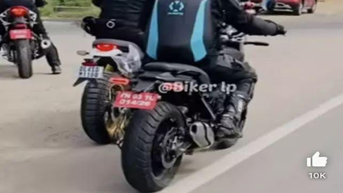 Royal Enfield Scram 450 spotted testing alongside Roadster 450 - Bike ...