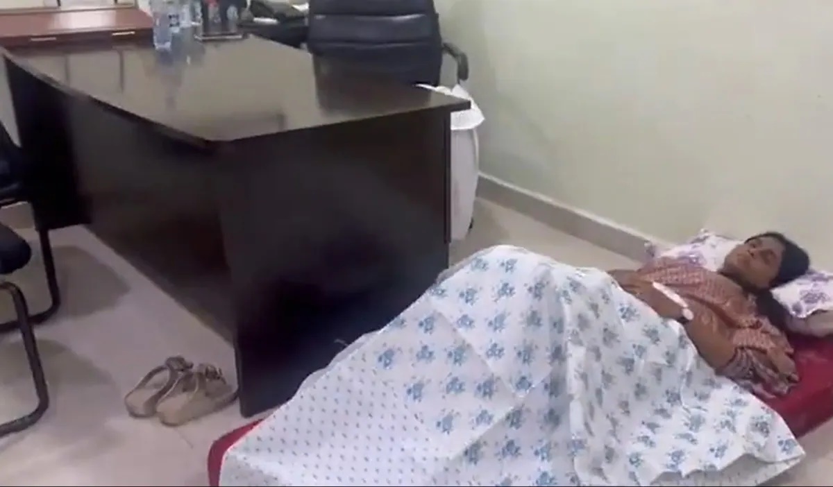 YS Sharmila spends night at Congress office in Vijayawada to avoid house arrest - India News ...