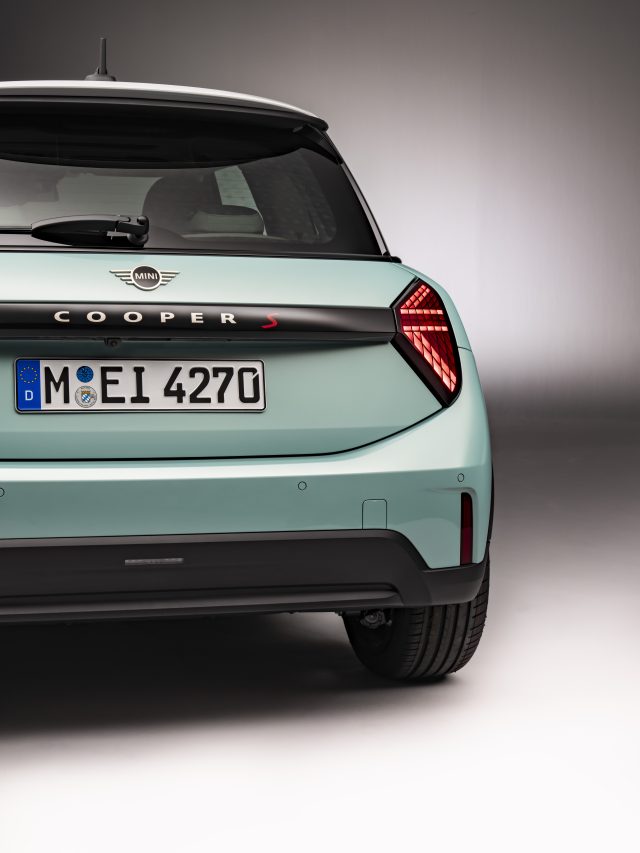 Fourth-gen Mini Cooper, Cooper S makes debut