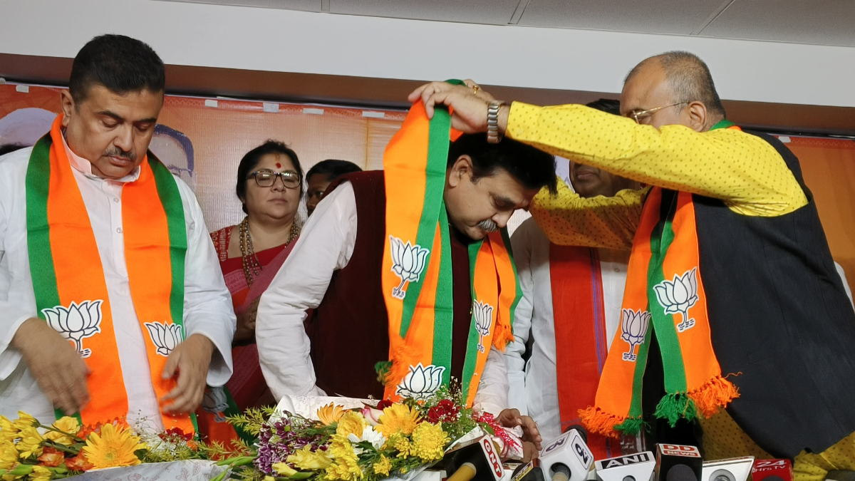Former Calcutta High Court Judge Abhijit Ganguly joins BJP, 'thank you for choosing to stand ...