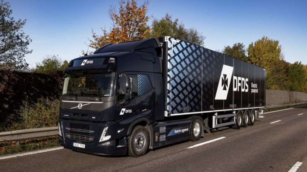 DFDS orders 100 electric trucks from Volvo - Express Mobility News ...