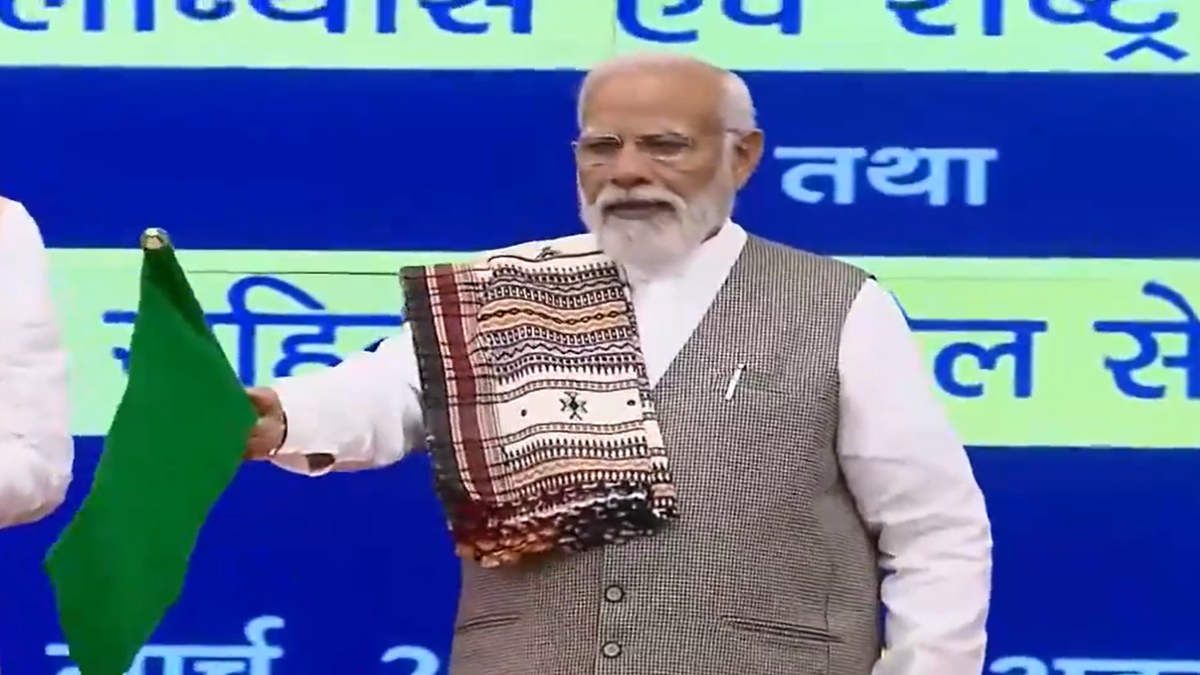 PM Modi flags off 10 new Vande Bharat Express trains today, four ...