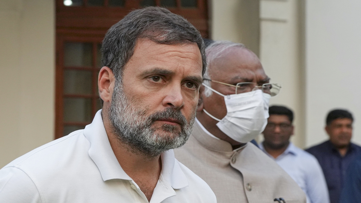 Congress gets fresh tax notice, I-T asks to clear Rs 3,567 crore now ...