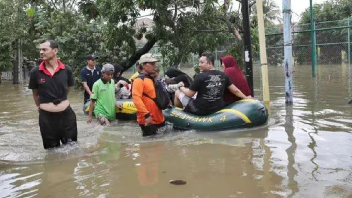 At least 19 dead and 7 missing as landslide and flash floods hit Indonesia’s Sumatra island ...