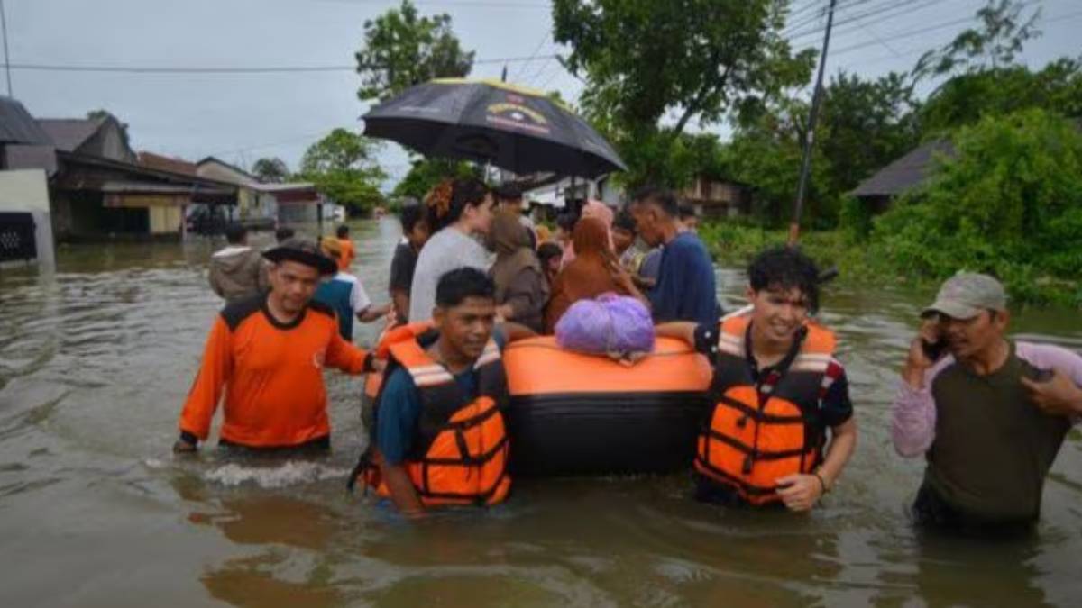 At least 26 dead and 11 missing after flash floods and landslides on Indonesia’s Sumatra island ...
