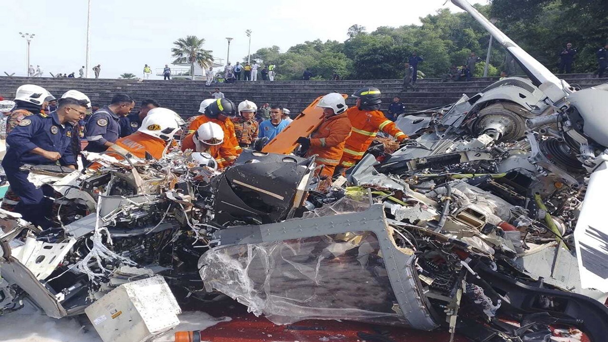 Two Malaysian Navy helicopters collide mid-air, 10 crew members killed - World News | The ...