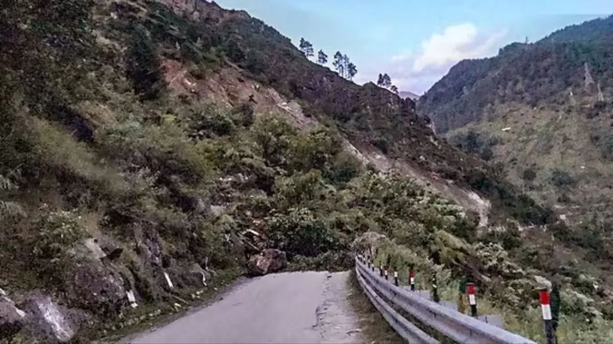 Three National Highways, 104 roads blocked in Himachal Pradesh as widespread rain, snow wreak ...