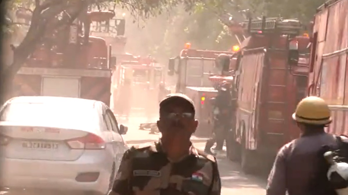 Delhi: Fire breaks out at CR building in ITO, 21 fire tenders on the spot - India News | The ...