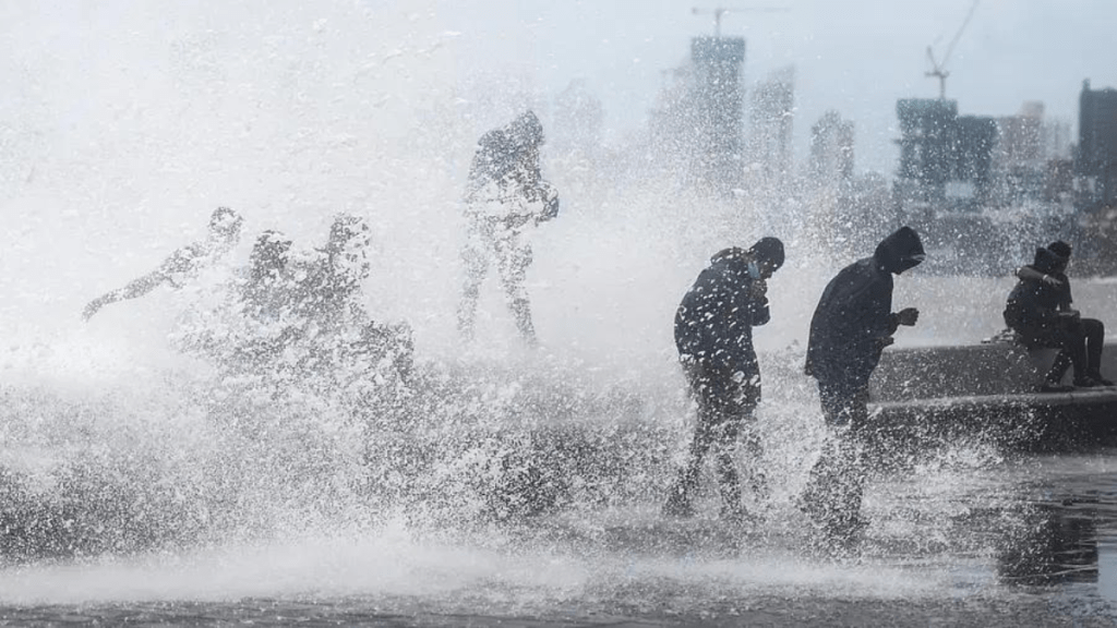 IMD sounds high tidal waves alert in Mumbai, BMC asks citizens to avoid ...