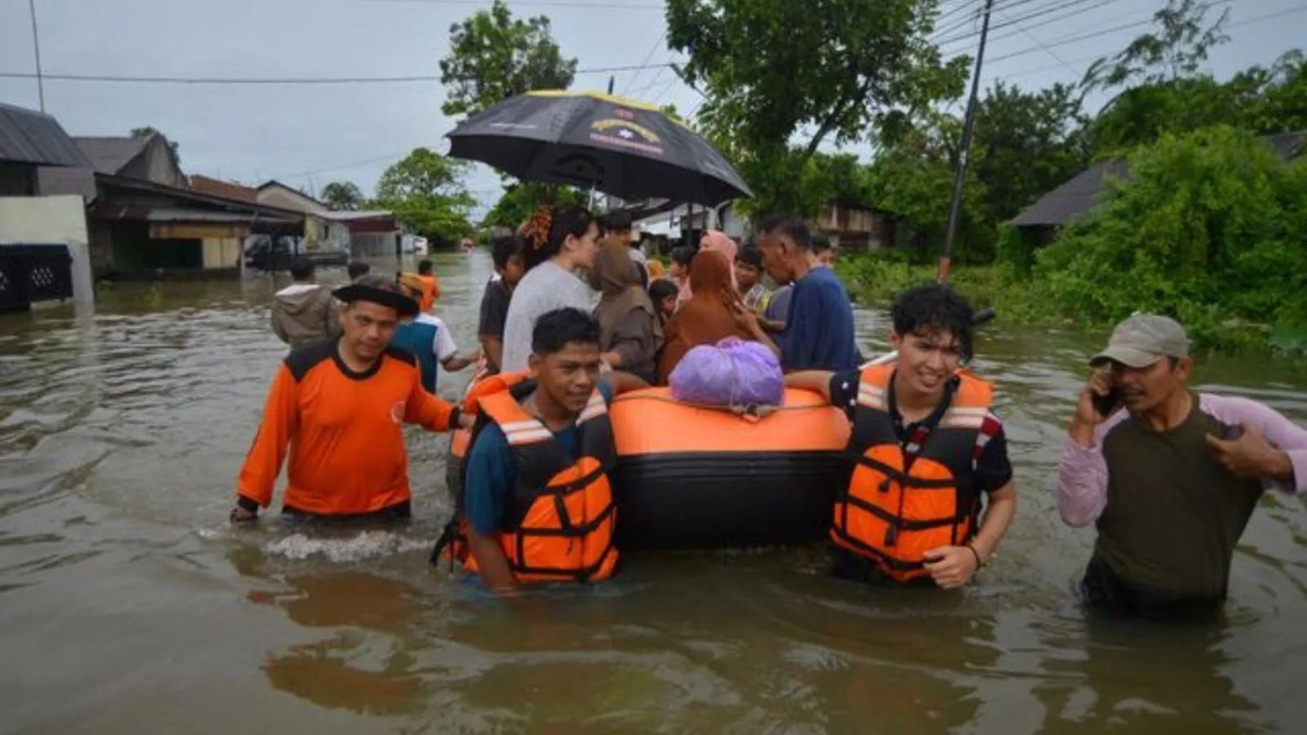 Indonesia flash floods: Rescuers search through rivers, destroyed villages for bodies after ...