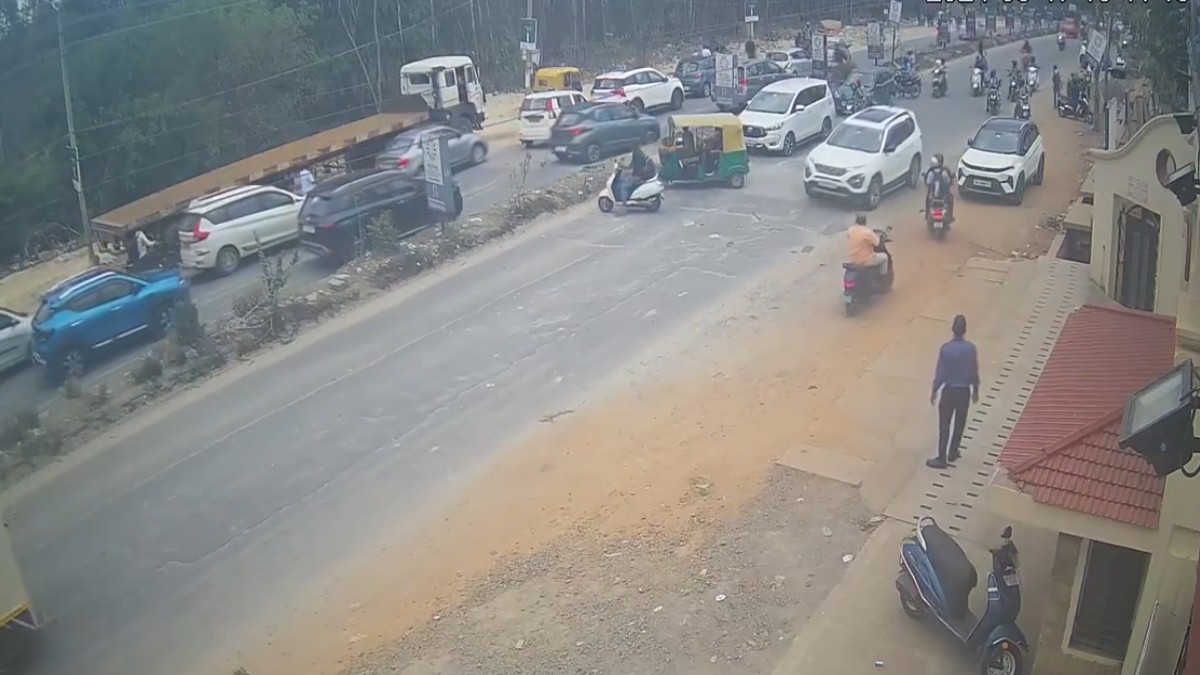 Road rage in Bengaluru: Scooterist attacks car; incident caught on CCTV ...