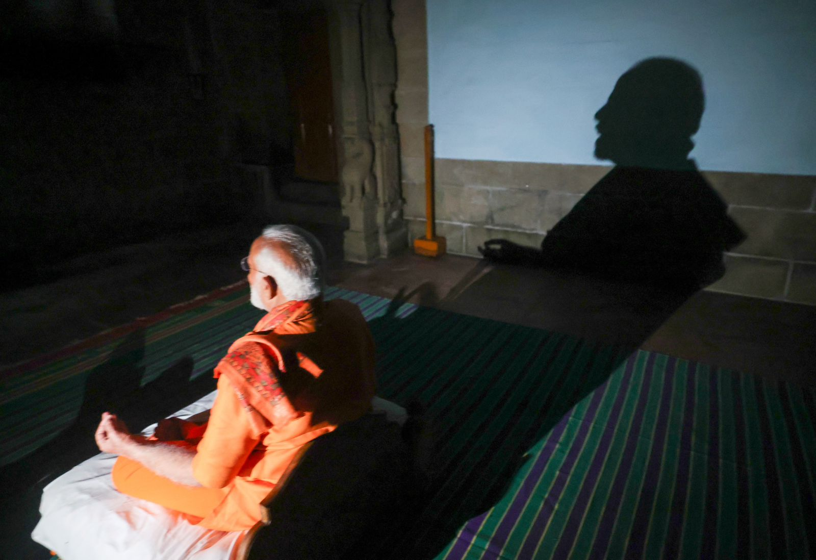 Clad in orange robe, PM Modi meditates at Vivekananda Rock Memorial in ...