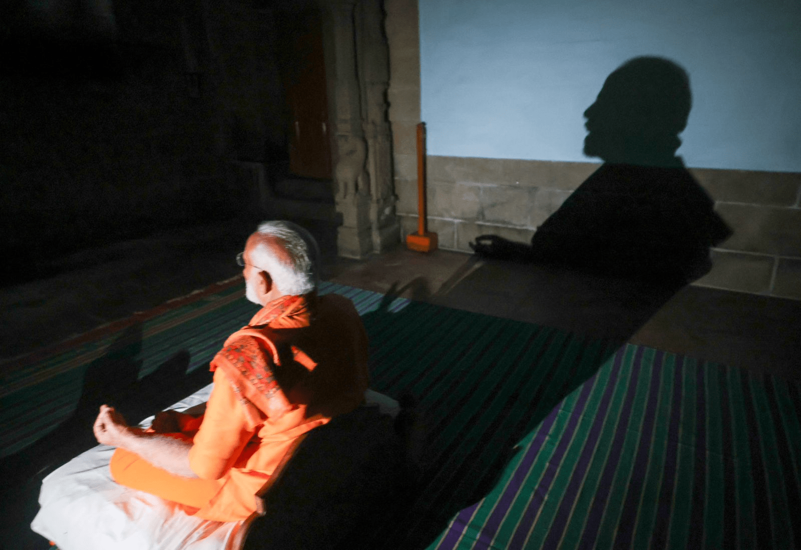Clad in orange robe, PM Modi meditates at Vivekananda Rock Memorial in ...