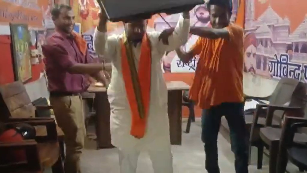 Election result meltdown! Video shows BJP supporter smashing TV after NDA fails to cross 400 ...