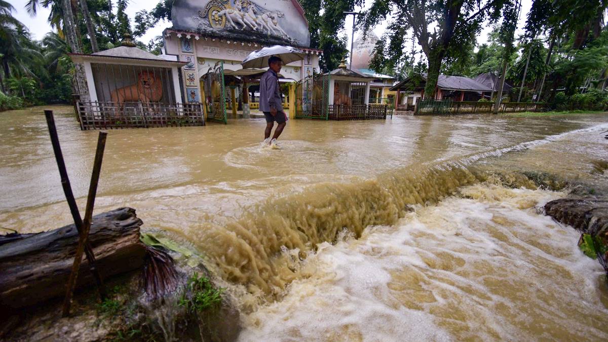Assam: Flood situation worsens - 1.61 lakh people affected, 470 villages inundated - India News ...