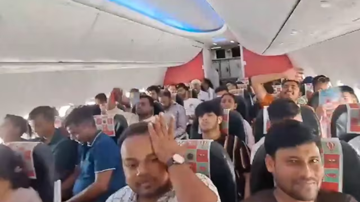 SpiceJet passengers made to wait inside aircraft without AC for over an ...