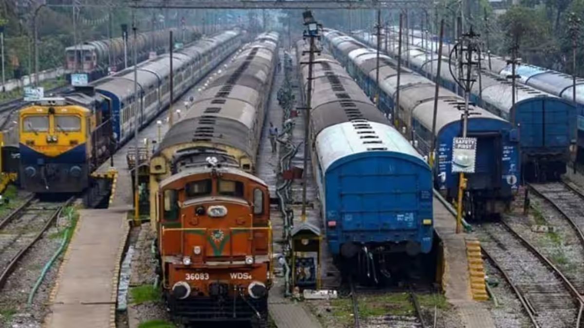 Indian Railways monsoon preparedness: Western and Central Railways gear ...