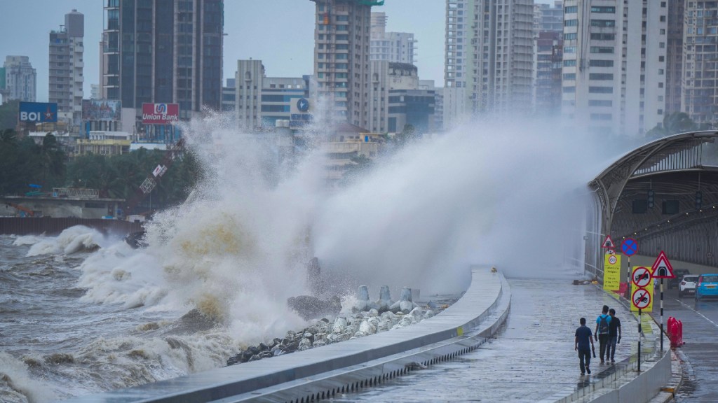 Mumbai rains: IMD issues yellow alert as heavy downpour lashes city; Tansa Lake overflows ...