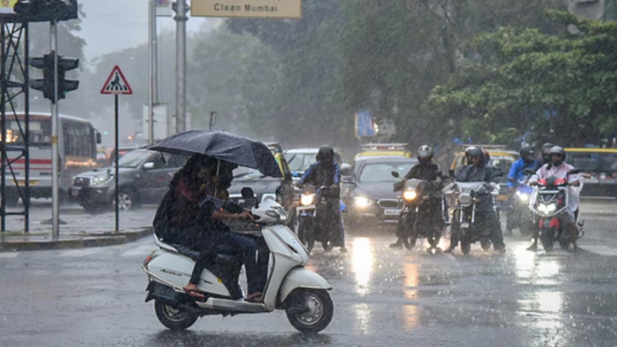 Heavy rainfall disrupts Mumbai's local trains, bus services as city witnesses 78 mm rainfall in ...