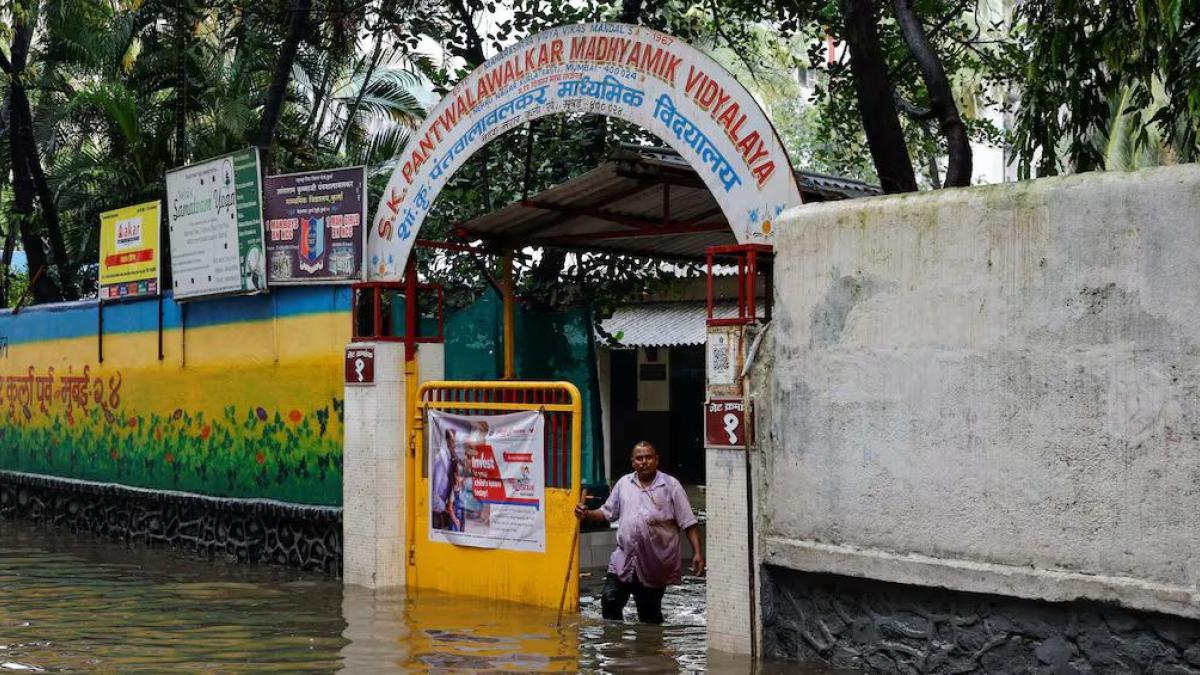 'Red alert' in parts of Maharashtra as IMD predicts very heavy rainfall; schools, colleges in ...