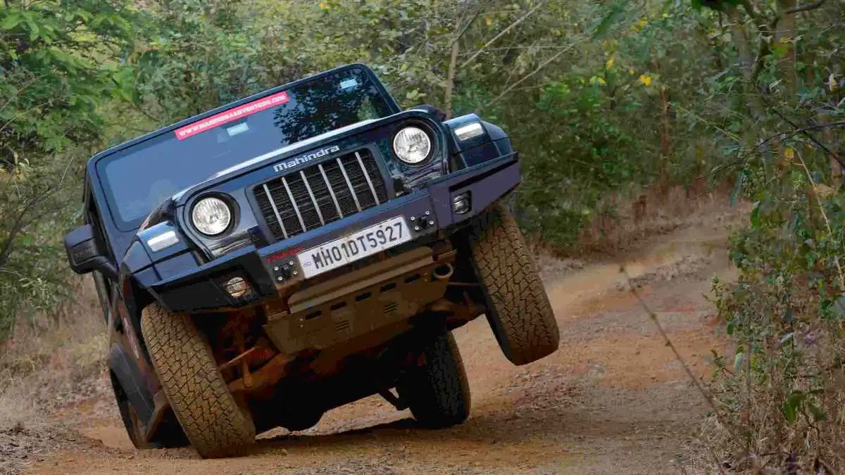Mahindra Thar Roxx vs three-door Thar — Which is a better off-roader ...