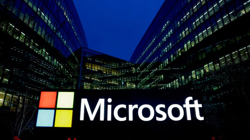 Microsoft global outage highlights: Crowdstrike error wrecks major ...