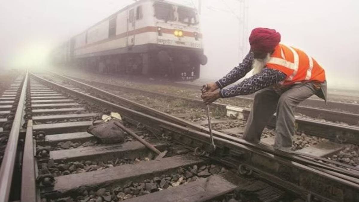 Is Indian Railways' staff facing shortage of walkie-talkies? Railway ...