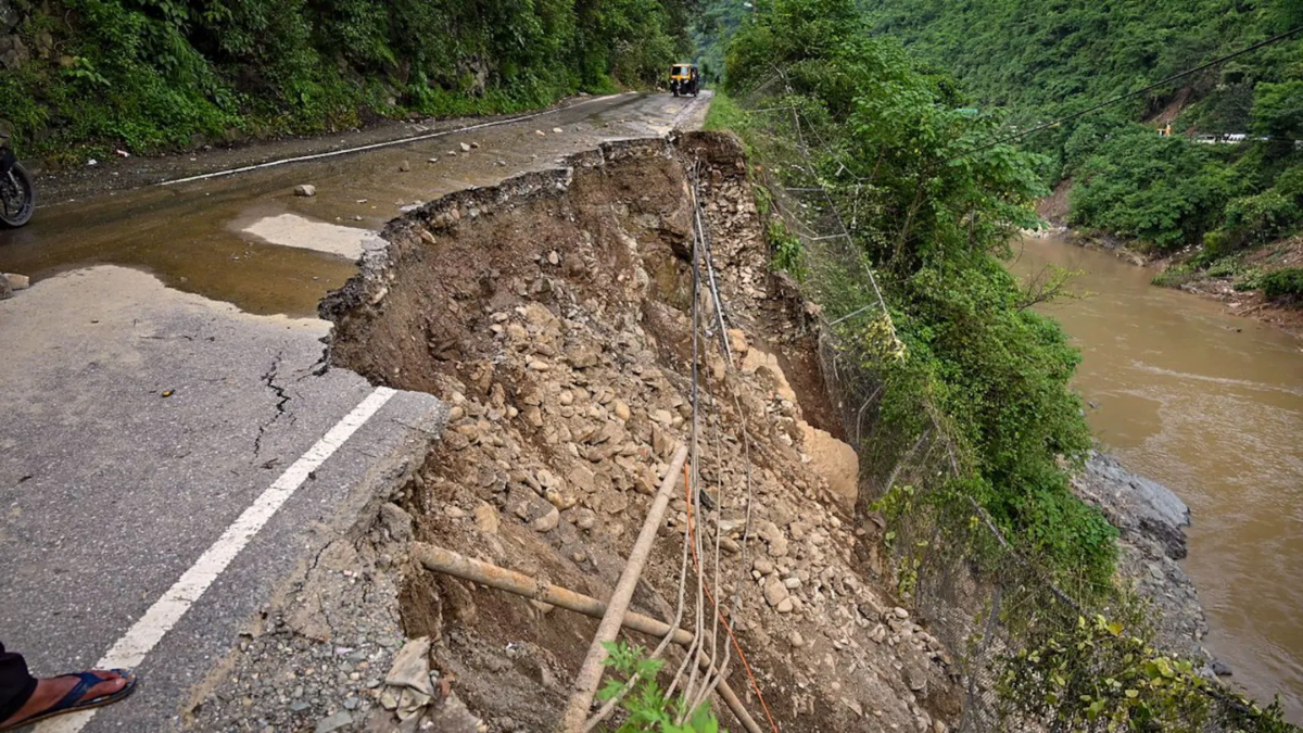 Himachal Pradesh: 134 roads closed, flash flood warnings issued amid heavy rains - India News ...