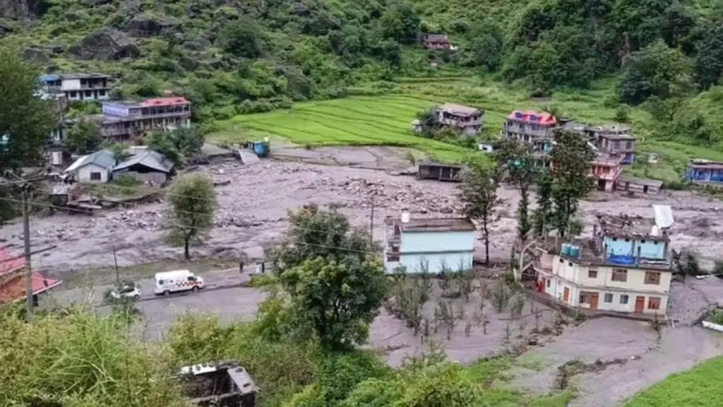 Himachal rains: Heavy downpour causes landslides, flash floods; over 280 roads blocked - India ...