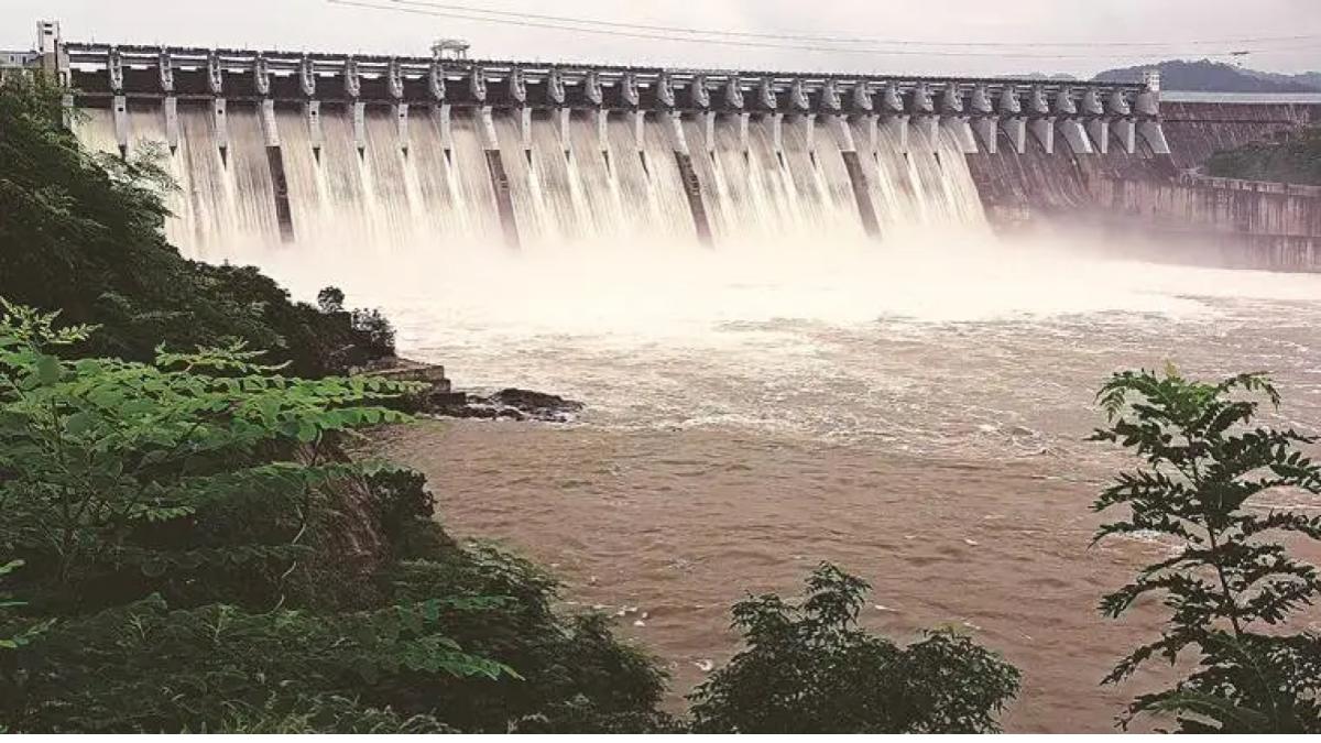 Narmada flows near danger level after 3.95 lakh cusecs water discharged ...