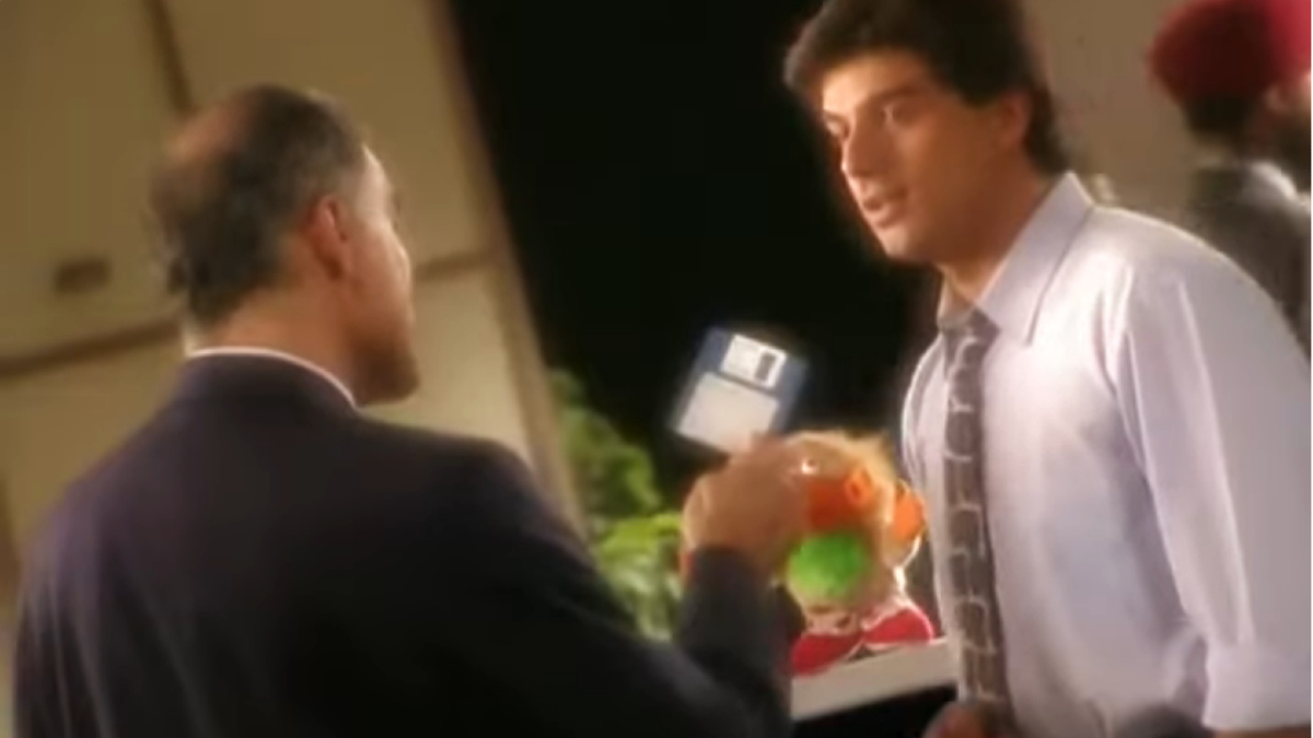 Apple's 'Does more, costs less' Mac ad from 1996 sparks wave of ...